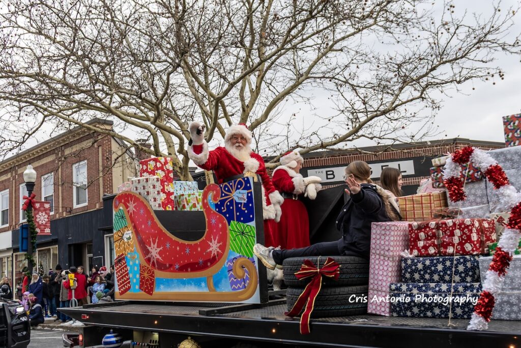 Maynard's Holiday Weekend brings Magic to Downtown - The Maynard Voice